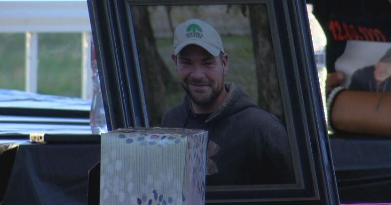 Family and friends gather to remember victims of violent crimes in ...