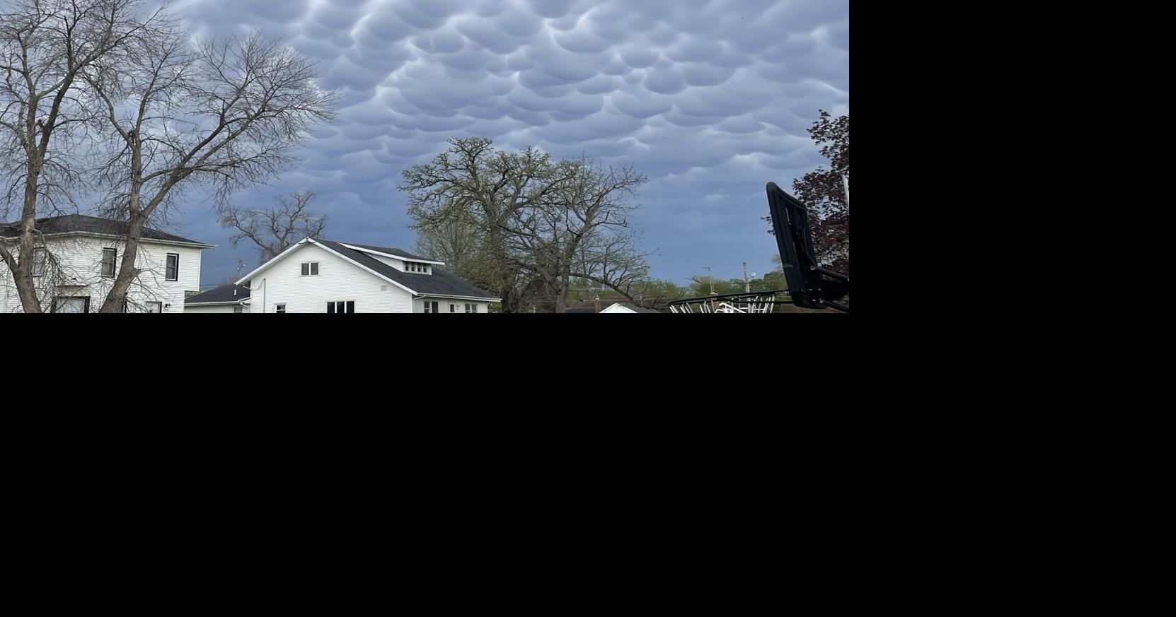 mammatus clouds before tornado