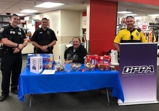 Dubuque Police raise funds for Shop with a Cop | Dubuque | kwwl.com