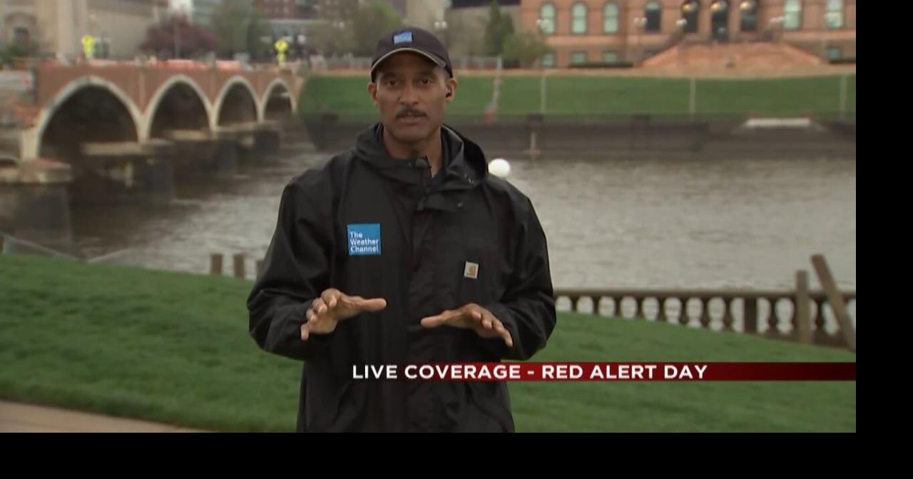 Weather Channel Paul Goodloe in Des Moines reporting on severe weather ...