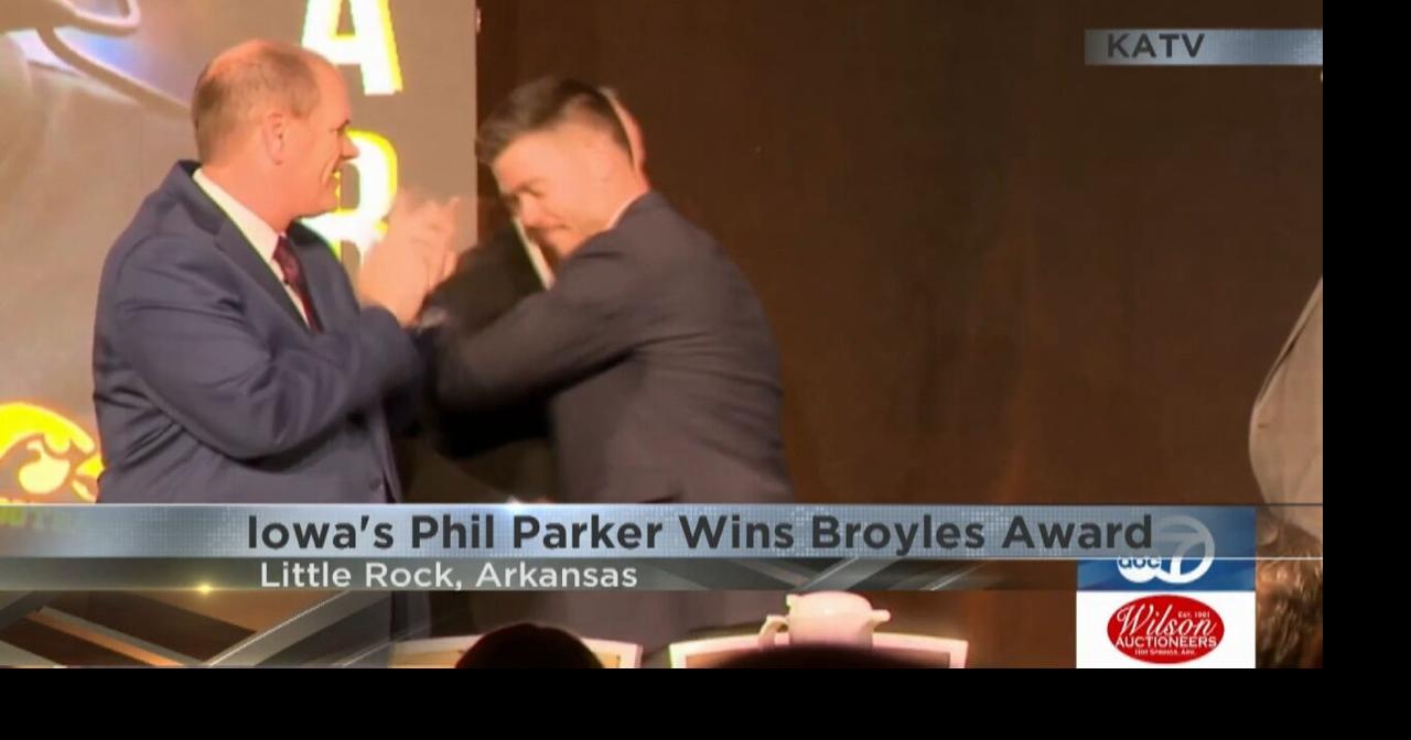 Iowa's Phil Parker wins the Frank Broyles Award | Video | kwwl.com