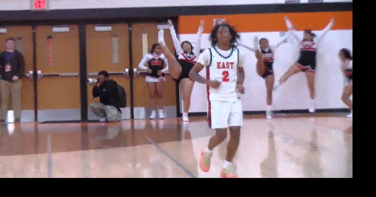 East High Boys beat Waverly-Shell Rock 53-45 | Sports | kwwl.com