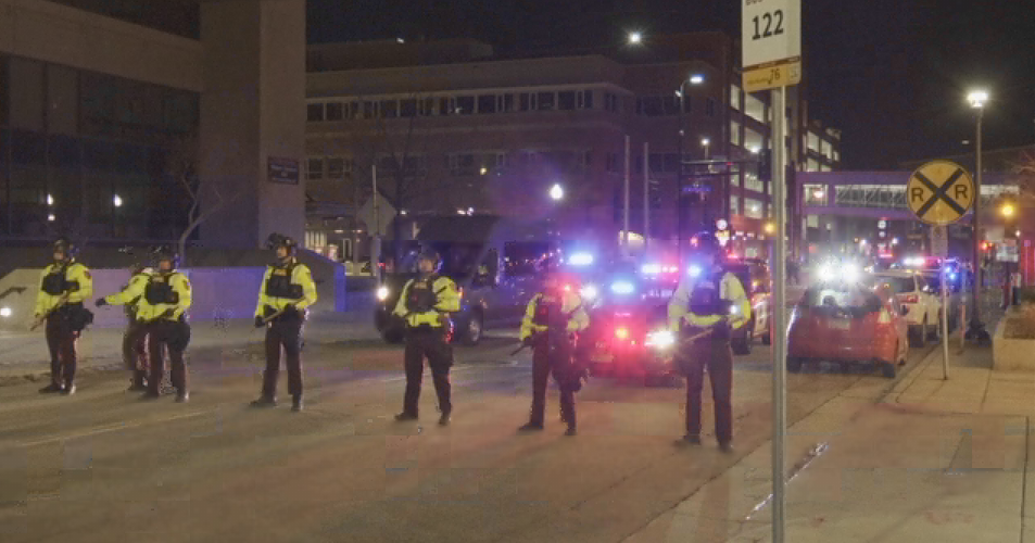 Police in riot gear disperse Minneapolis ICE protest overnight | News ...
