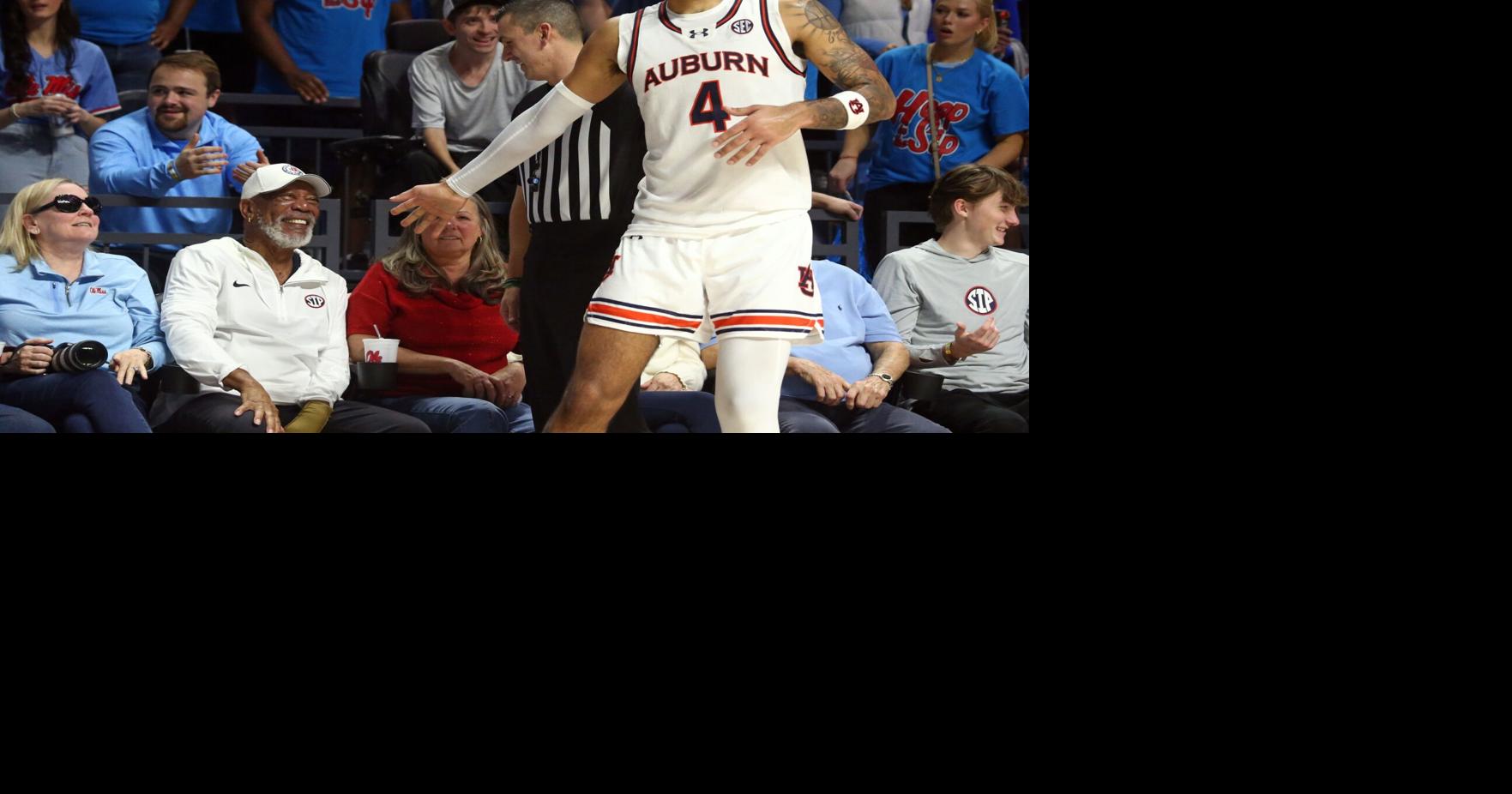 Auburn star Johni Broome bats away a spectator’s hand before realizing ...