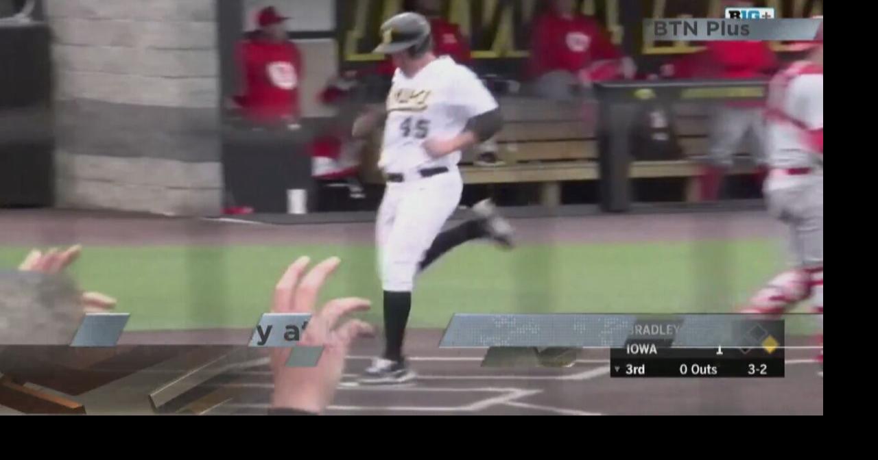 Williams powers Iowa to fifth straight win | Sports | kwwl.com