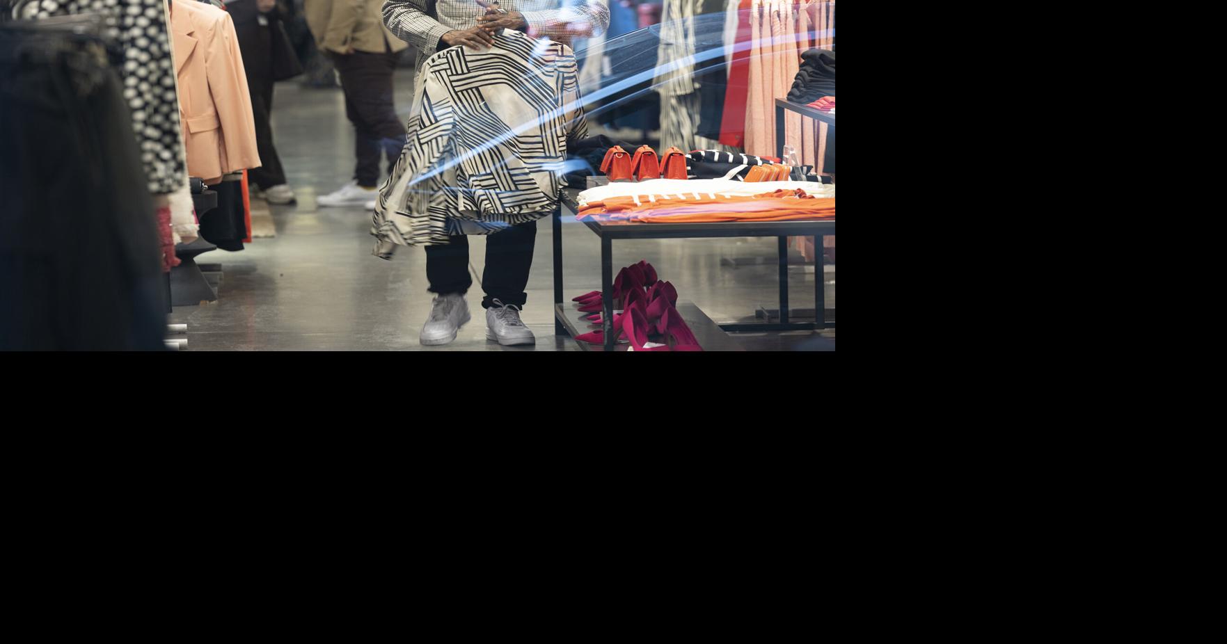 US worker pay gains picked up in the first quarter | National | kwwl.com