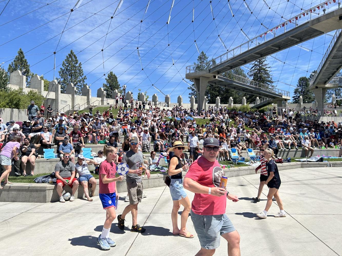 Thousands pack Gesa Pavilion watch party to cheer U.S. soccer team to 2 ...