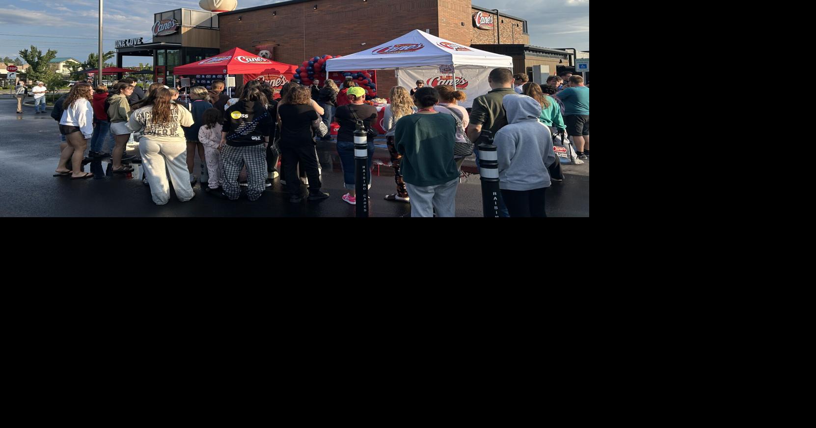 Fans flock to new Raising Cane's for grand opening | Food and Drink ...