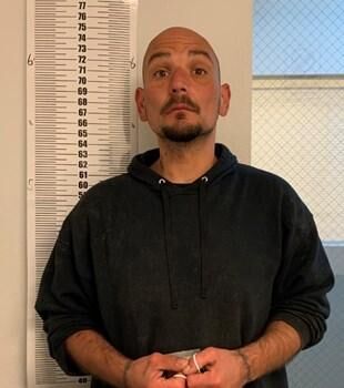 Court docs reveal moments before and after federal agent was shot in ...