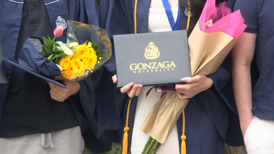 Gonzaga celebrates graduation at Spokane Arena | News | kxly.com