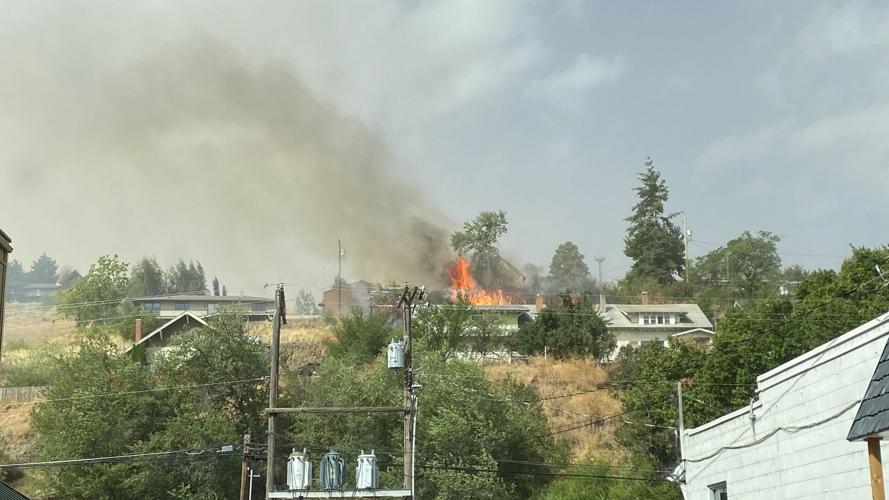Evacuations issued for Colfax fire, Pullman Police urge residents to go ...