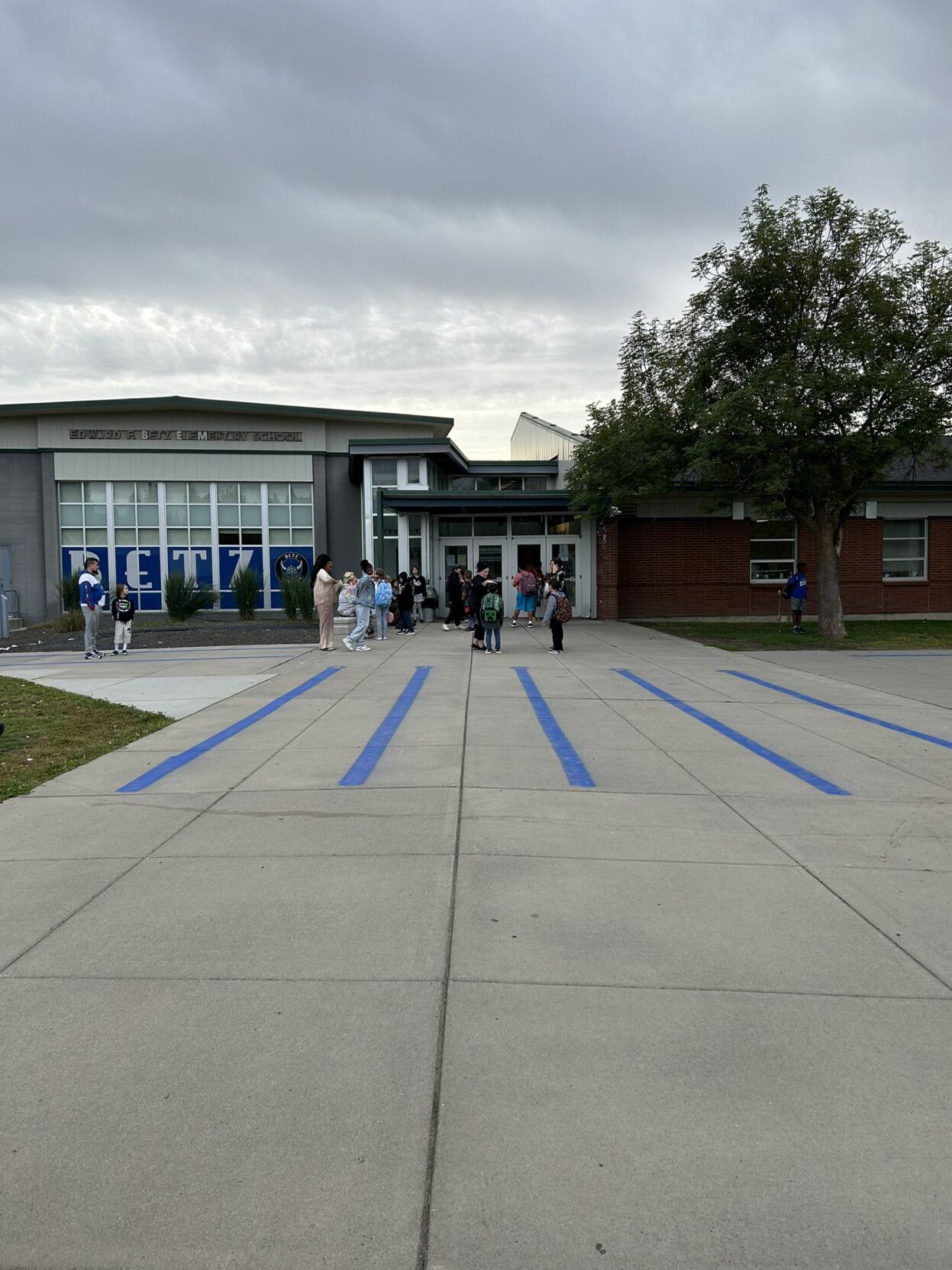 Cheney students excited, parents relieved for first day of school ...