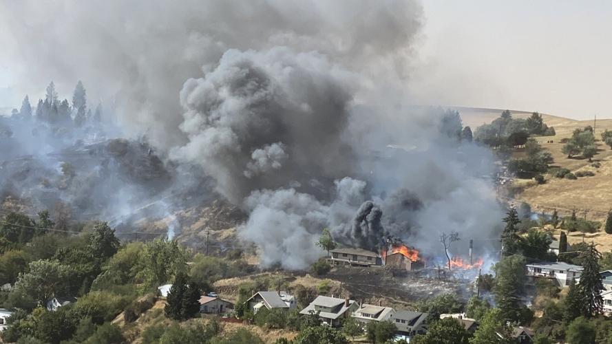 Evacuations issued for Colfax fire, Pullman Police urge residents to go ...
