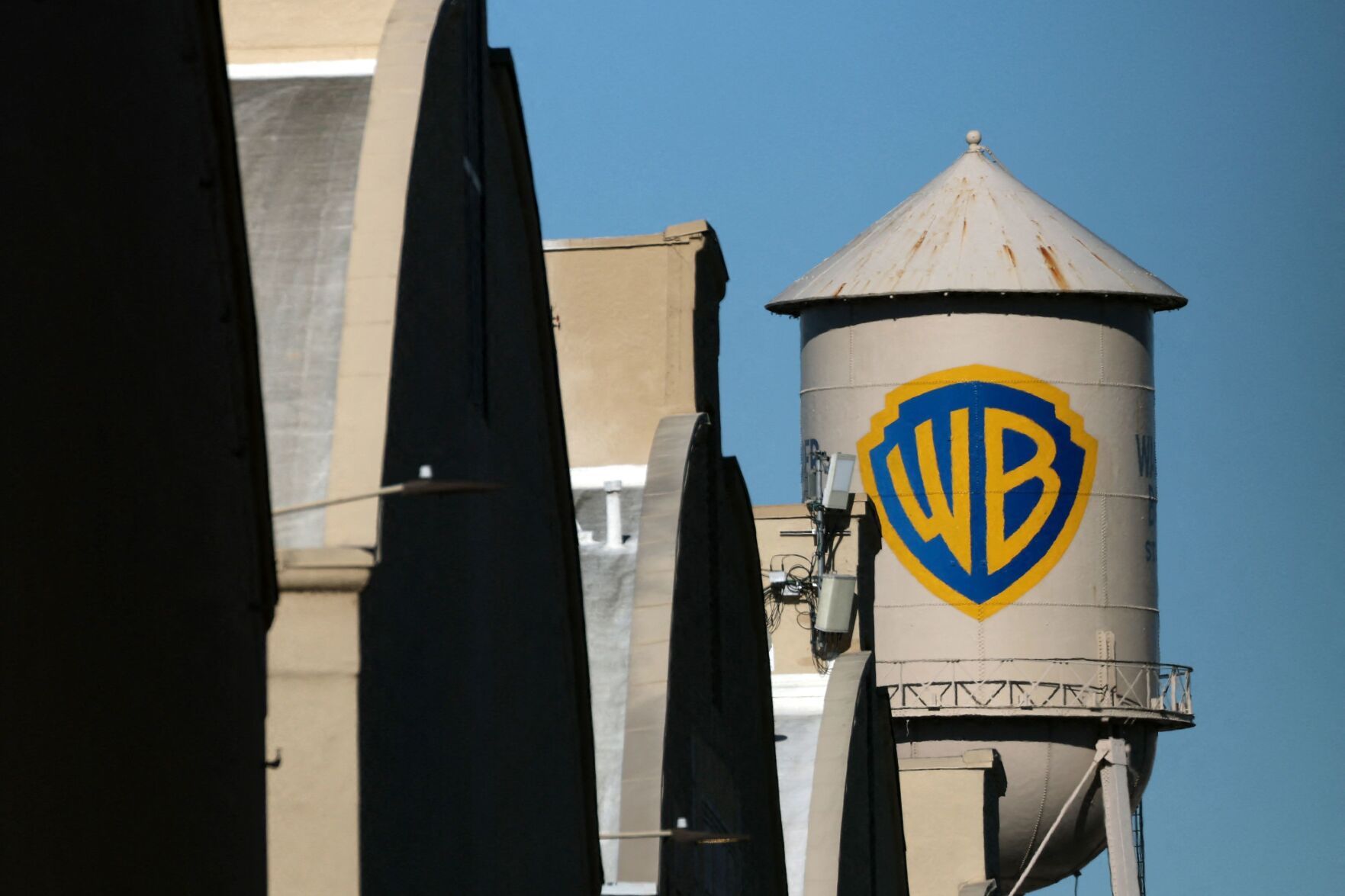 Netflix revises its offer for Warner Bros. Discovery. Now, it’s all ...