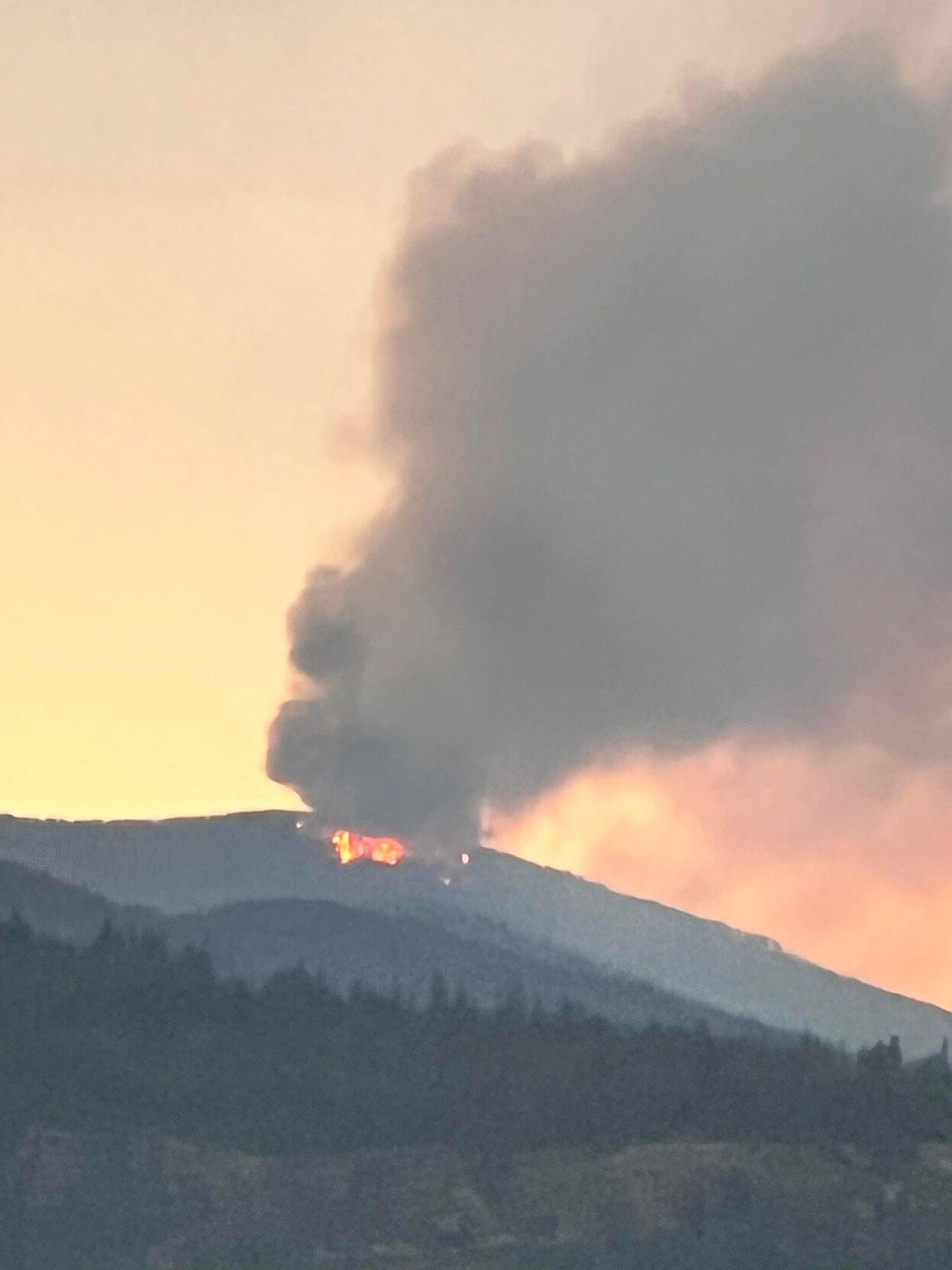 Level 3 evacuations issued for Boulder Mountain Fire | Firewatch | kxly.com