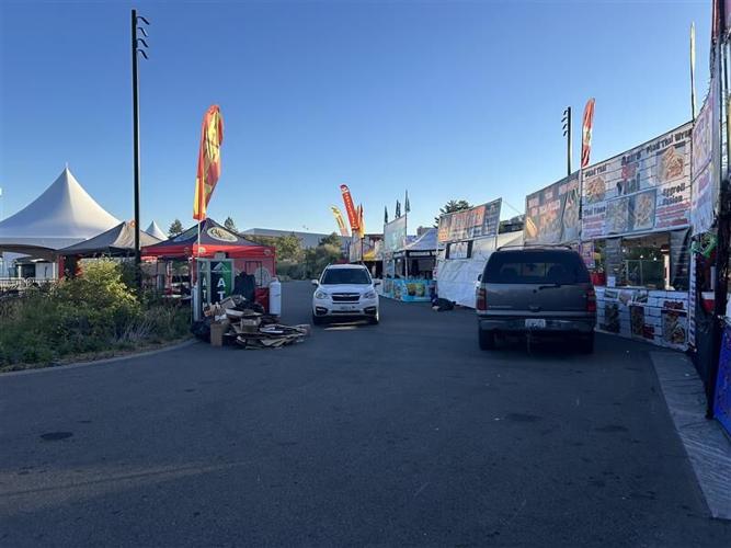 'Our family history': Local gyro maker remembers 43 years of Pig Out in ...