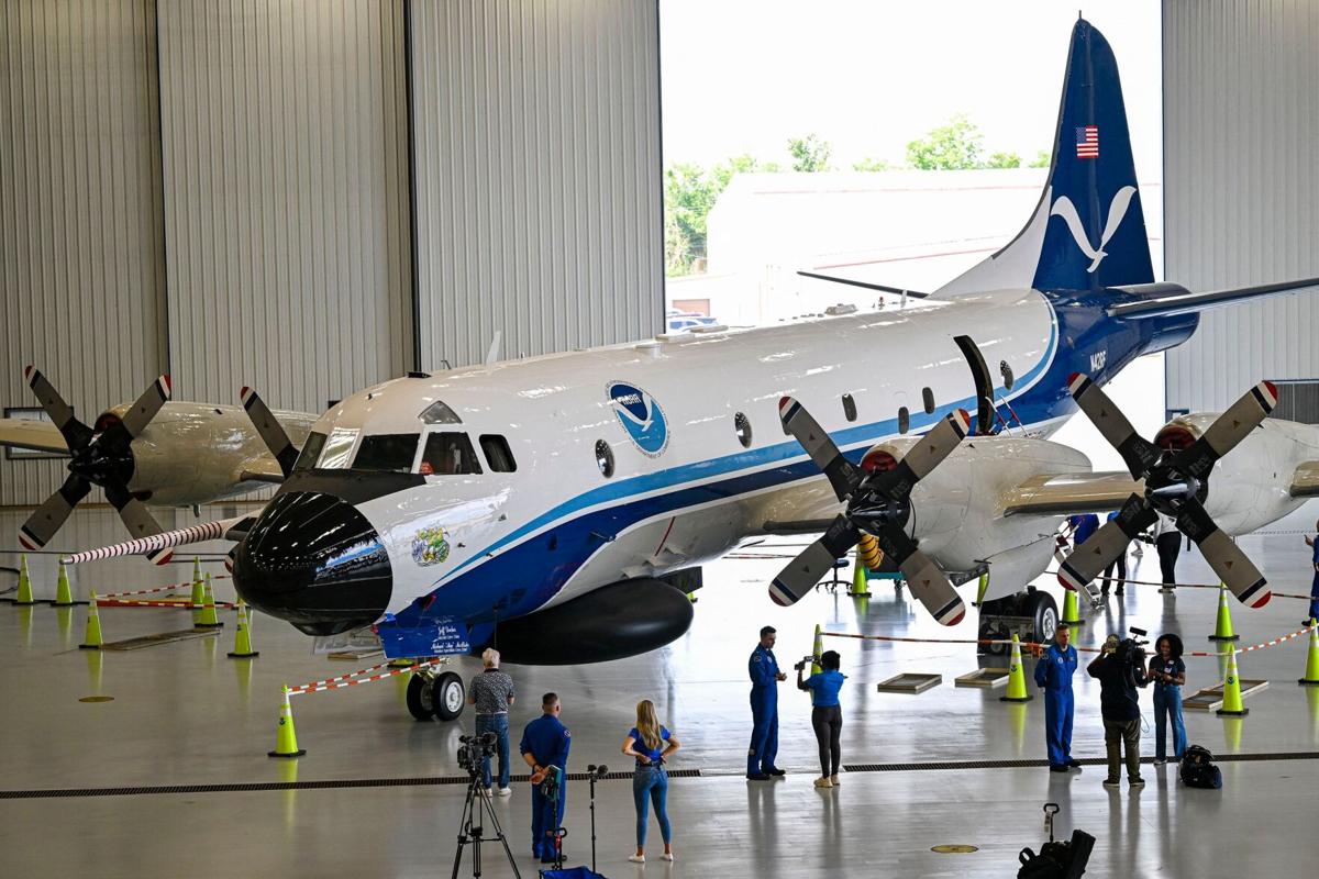NOAA’s Hurricane Hunter fleet is aging. Senators want to make it bigger ...