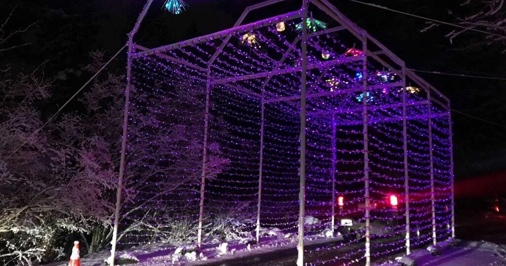 Drive-thru holiday lights return to Manito Park Friday | Family | kxly.com