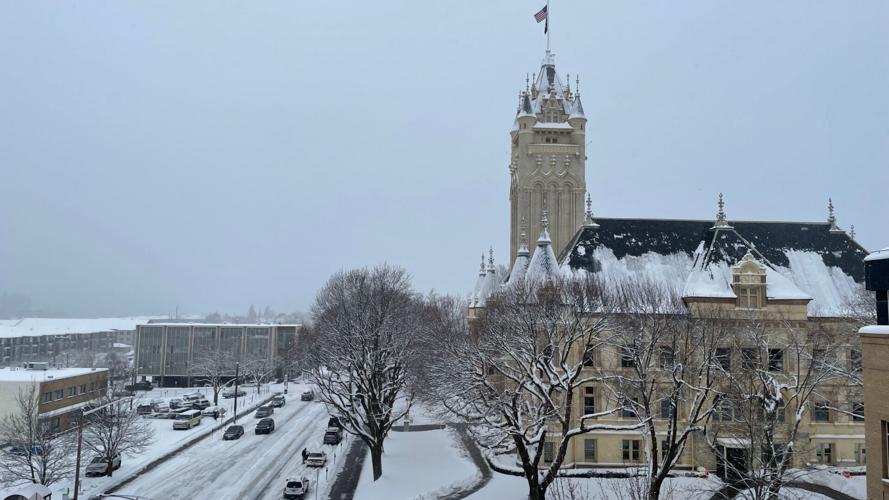 PHOTOS: Snow falls on Spokane | Top Stories | kxly.com