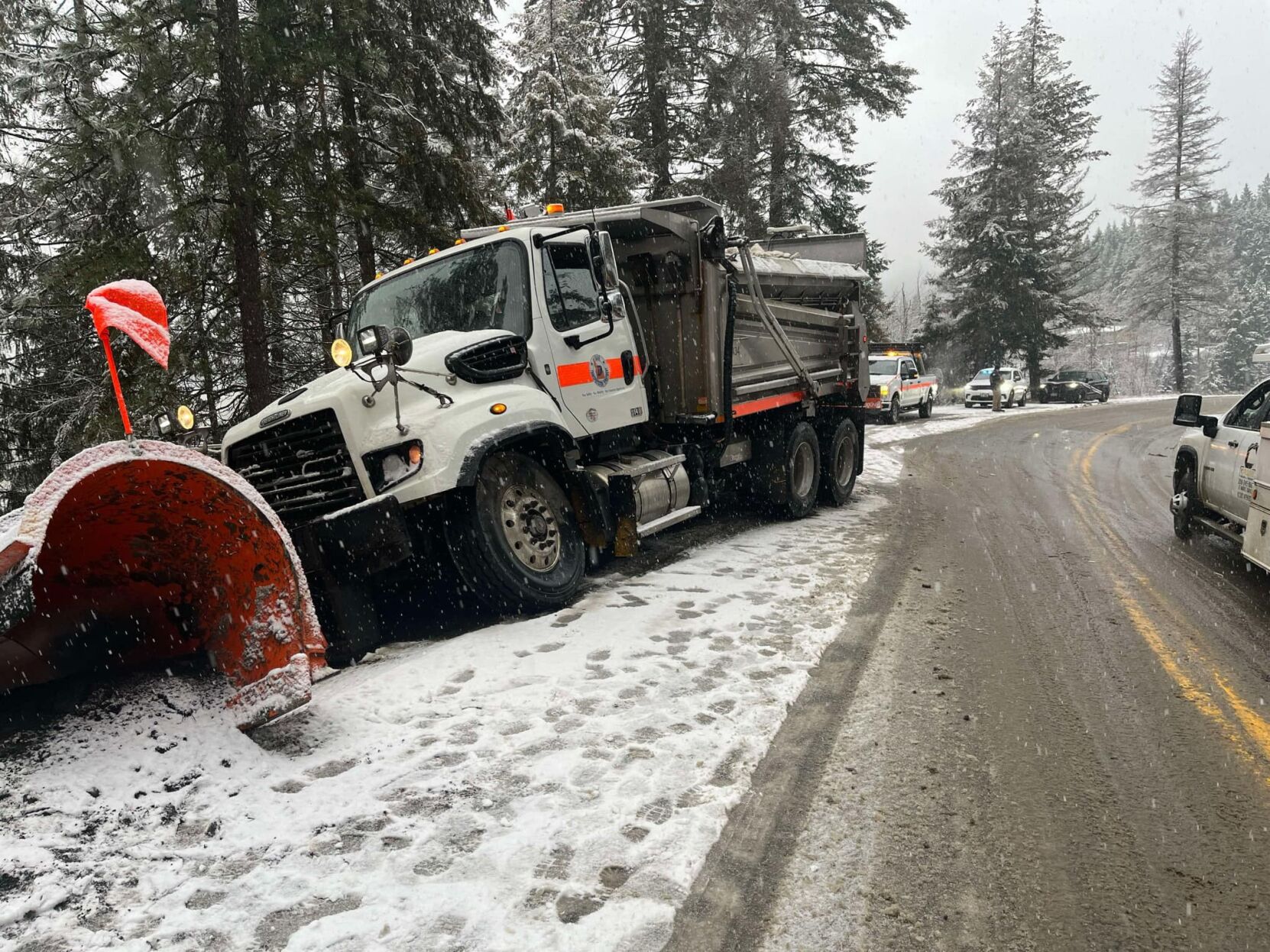 Vehicle crashes into snowplow on North Idaho highway | News | kxly.com