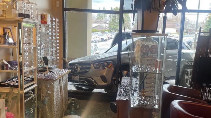 Car crashes into storefront at Lincoln Heights Shopping Center | News ...