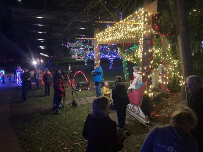 Making Spirits Bright: Mark Peterson and the Extreme Team light up ...