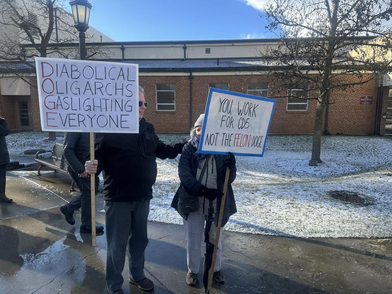 Crowd reacts at Rep. Baumgartner's town hall, raises concerns on ...