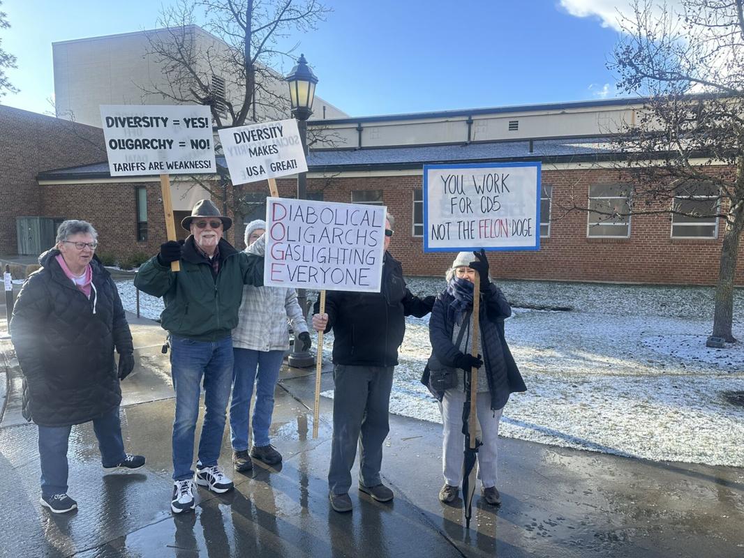 Crowd reacts at Rep. Baumgartner's town hall, raises concerns on ...
