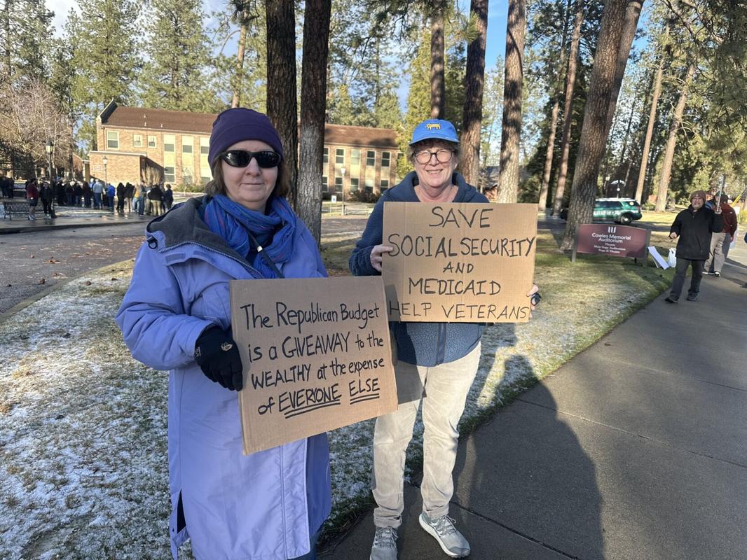 Crowd reacts at Rep. Baumgartner's town hall, raises concerns on ...