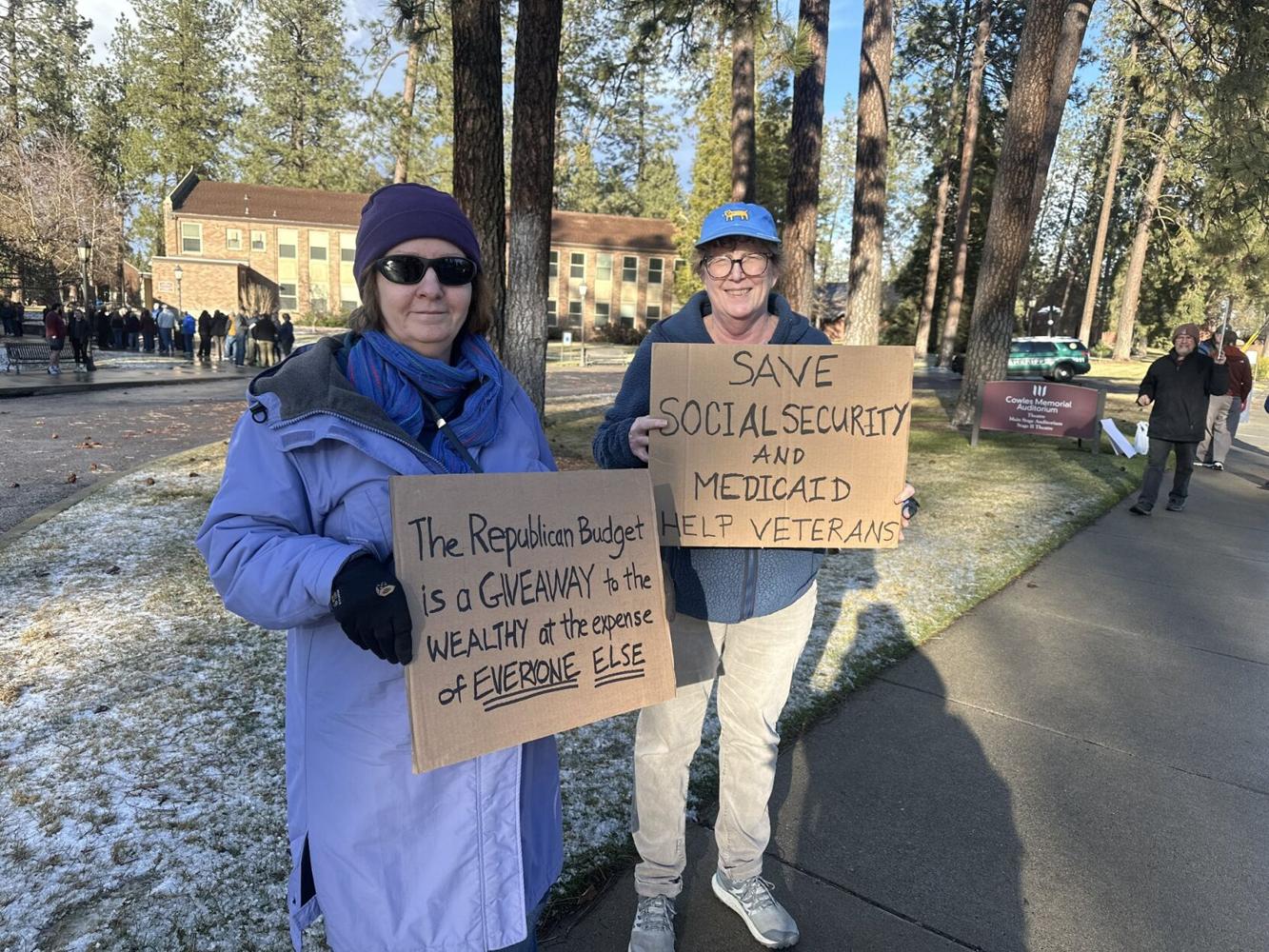 Crowd reacts at Rep. Baumgartner's town hall, raises concerns on ...