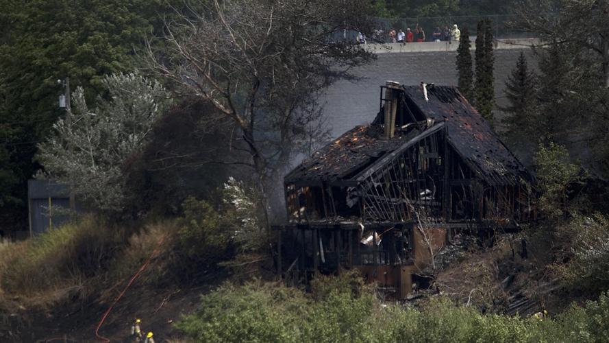 Fire destroys two houses in Pullman, 12 students displaced | Local News ...