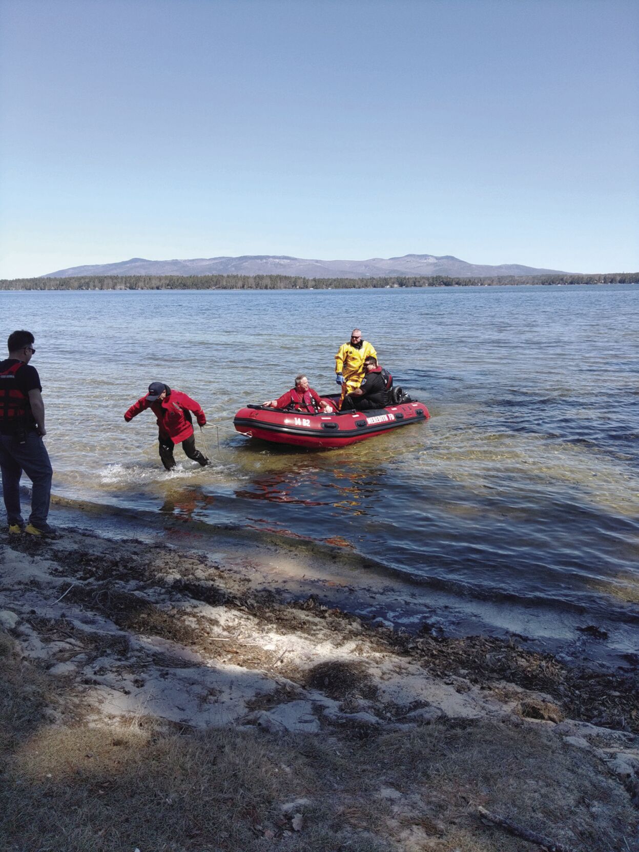 Gilford paddler rescued after canoe capsizes on Lake Winnipesaukee ...