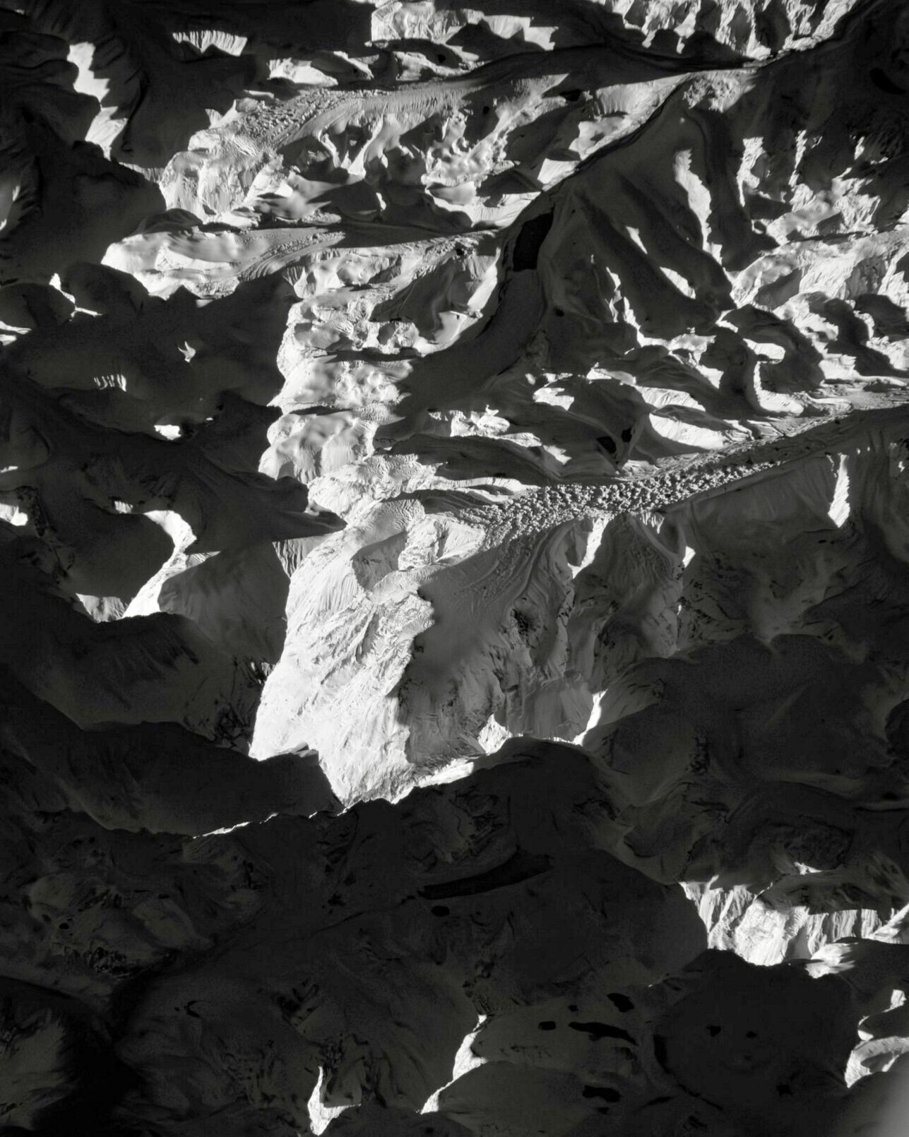Astronaut captures otherworldly photos of Everest from space | Around ...