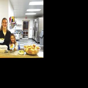 Meredith Altrusa Club has student helpers for monthly dinner | Announcements | laconiadailysun.com