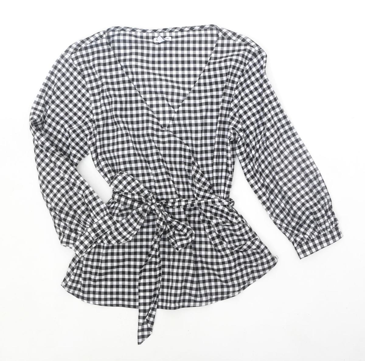 Wear This Gingham Blouse Two Ways | Columns | laduenews.com