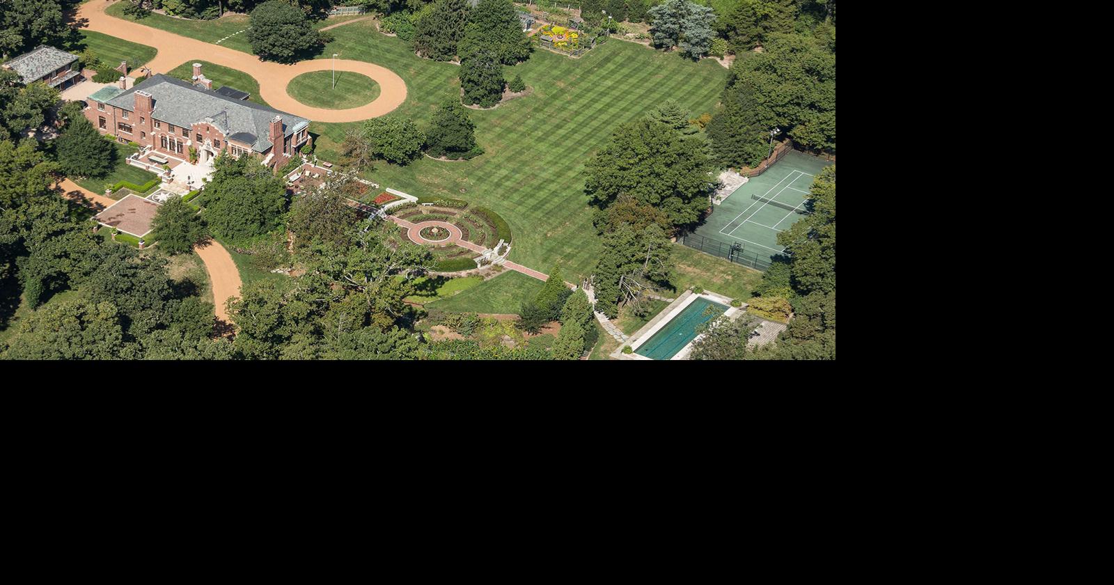 Distinctive Property: 9625 Ladue Road