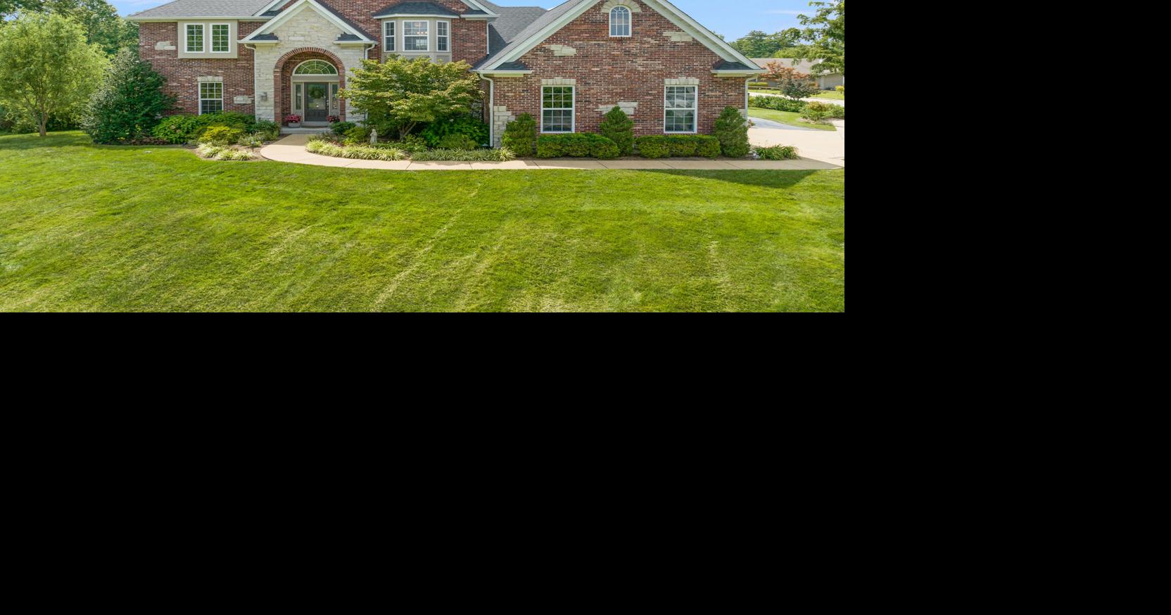 Distinctive Property: 1525 Windridge Court