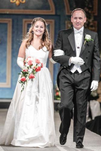 Lindsay Bradshaw Dames, daughter of Mr. and Mrs. Richard Joseph Dames ...