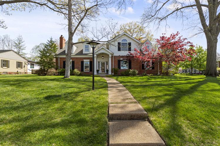 Distinctive Property: 2 Armstrong Drive | Glendale