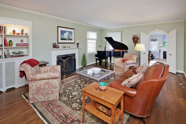 Distinctive Property: 12 Upper Ladue Road