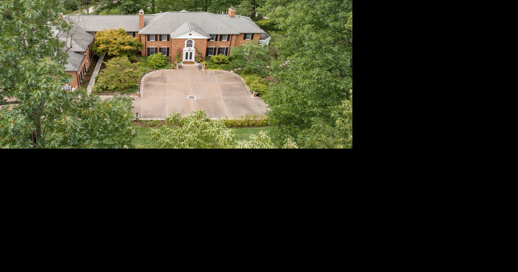 Distinctive Property: 1 Upper Ladue Road