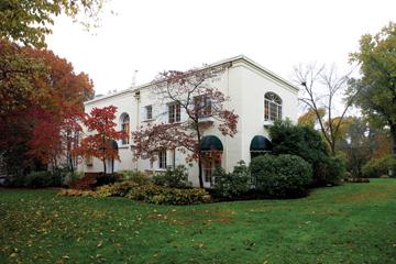 4 Litzsinger Lane, Ladue