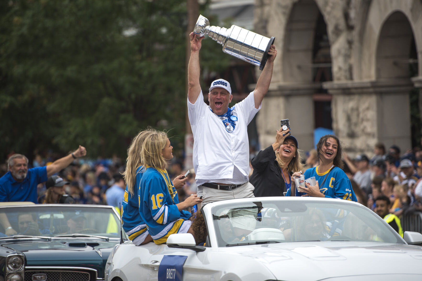 St. Louis hockey legend Brett Hull talks new Blues Hall of Fame and ...