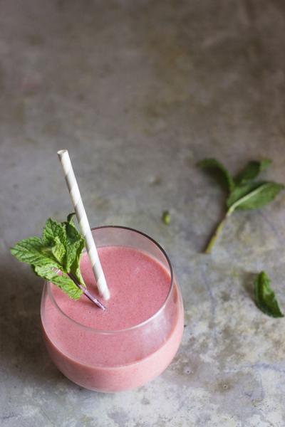 Healthy Appetite: Strawberry-Rosé Smoothie