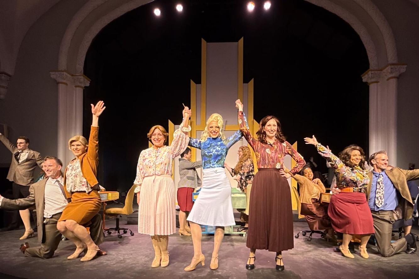 Stray Dog’s ‘9 to 5’ packs in laughs and Dolly Parton hits