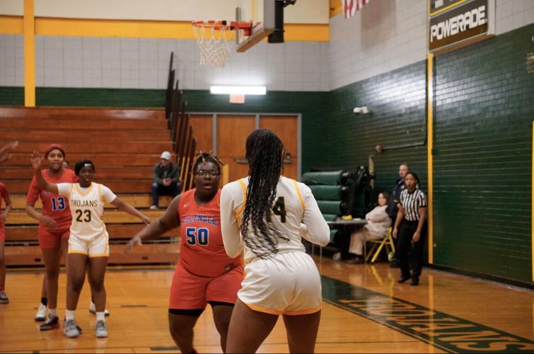 Photo Gallery: CLHS vs Ellender | Multimedia | lafourchegazette.com