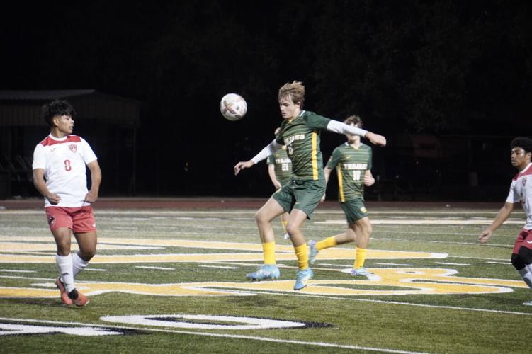 Photo Gallery: CLHS vs West Jefferson | Multimedia | lafourchegazette.com