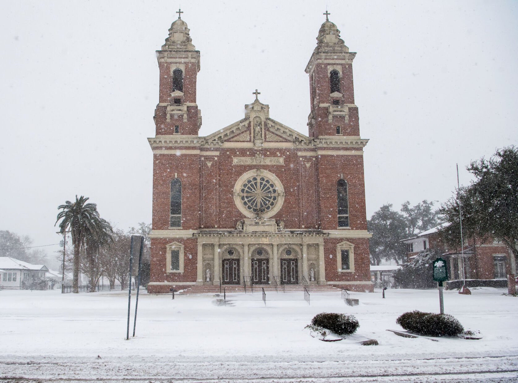Historic winter storm drops 10+ inches of snow over Bayou Region ...