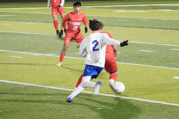 GALLERY: Tarpon boys' top Ellender; Lady Patriots win girls' match ...