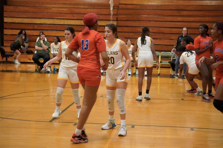 Photo Gallery: CLHS vs Ellender | Multimedia | lafourchegazette.com